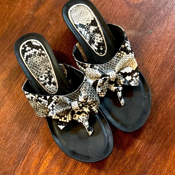 JRenee | Shoes | Jrenee Low Heel Bow Faux Snake J Renee Wedge Thong ...